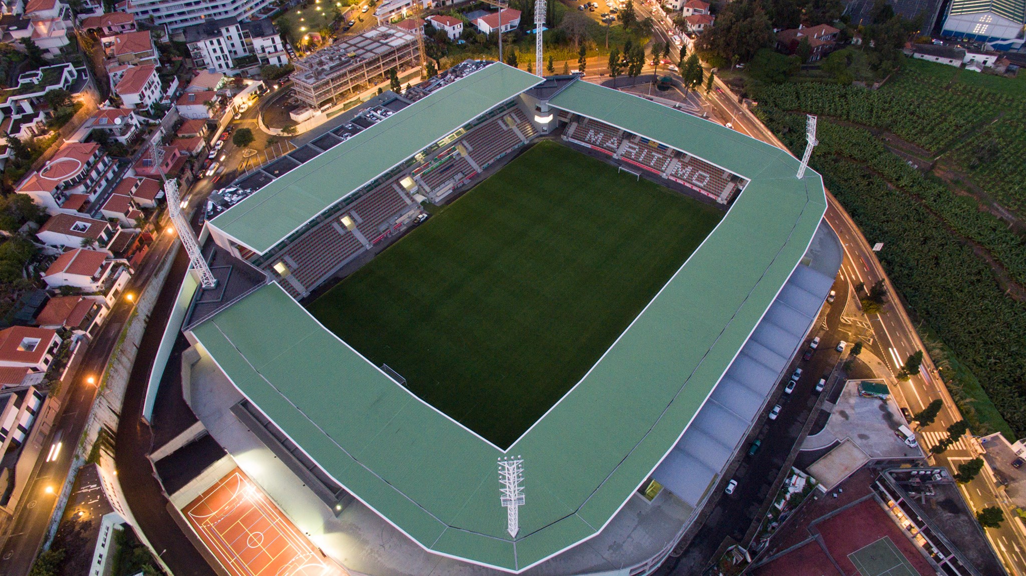Futebol. Marítimo inaugura novo estádio