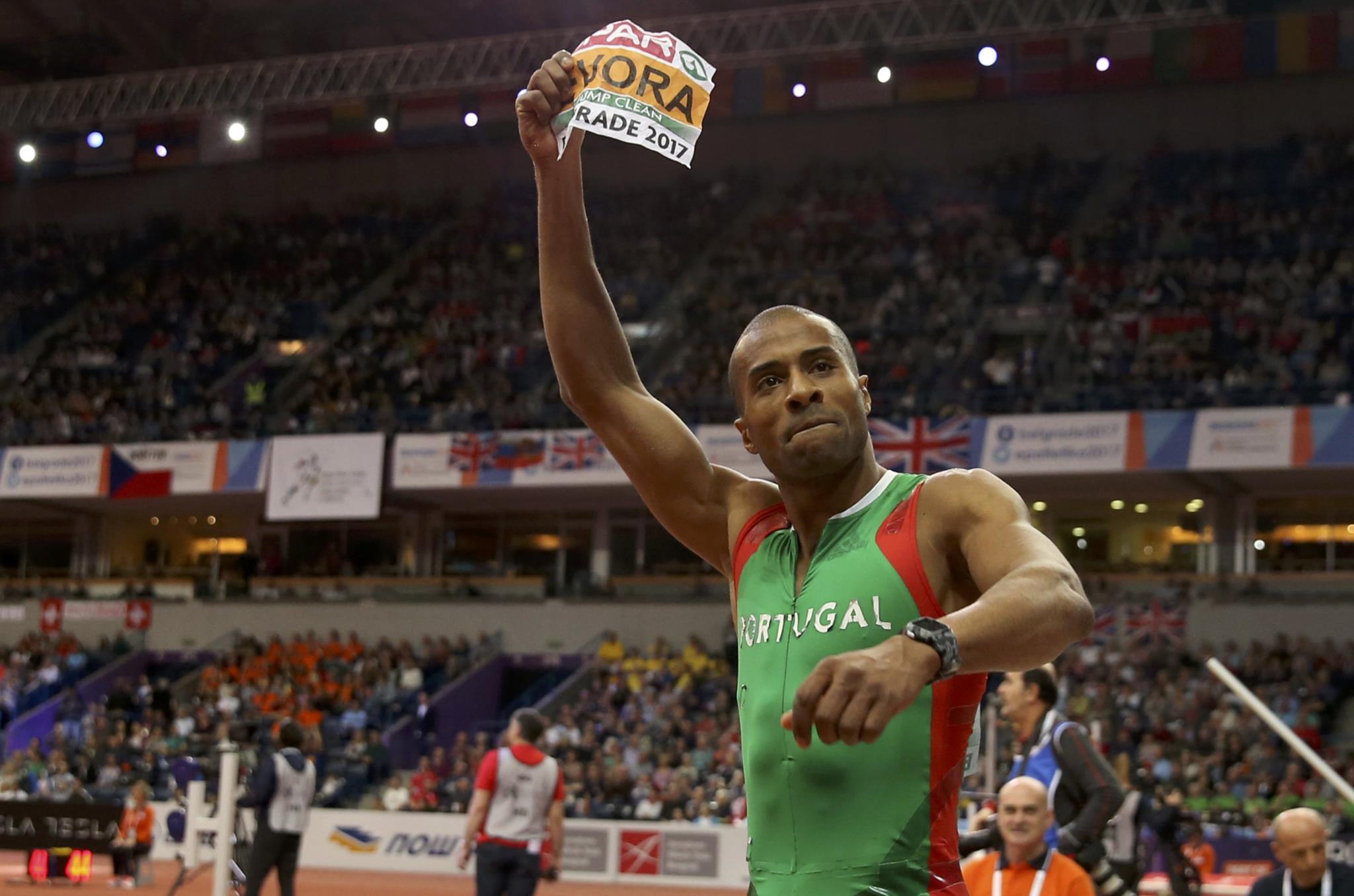 Incrível mas real: Nelson Évora de novo campeão no triplo salto - PÚBLICO