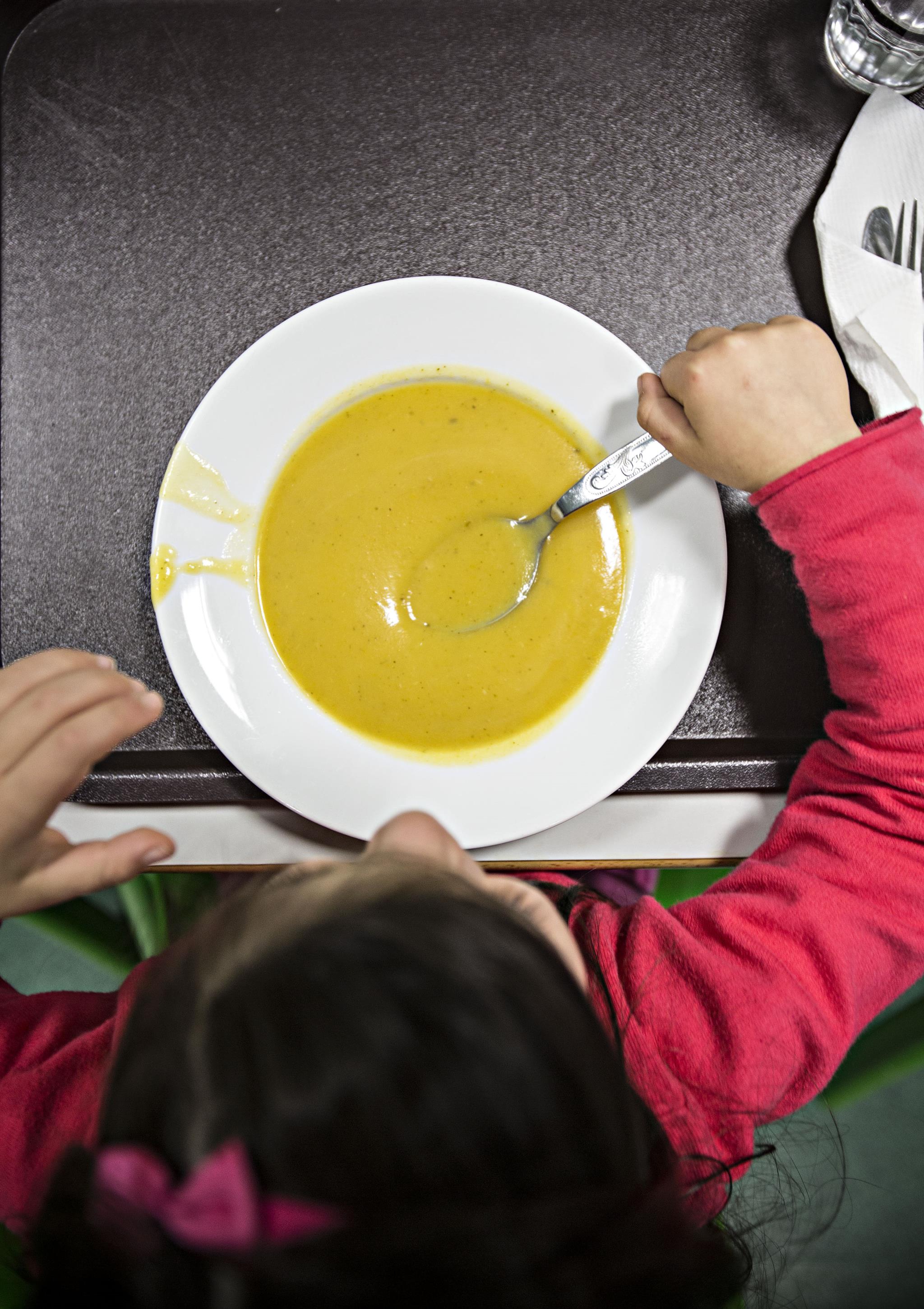 Alimentação. Uniself, a empresa que distribui 3,5 milhões de refeições ...